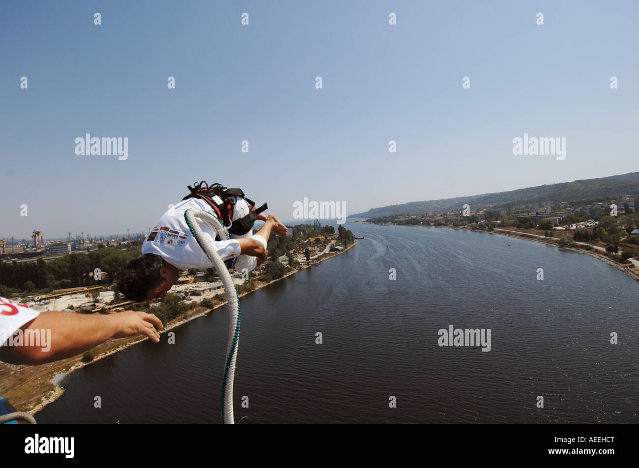 Persona bungee jumping hi-res stock photography and images - Alamy