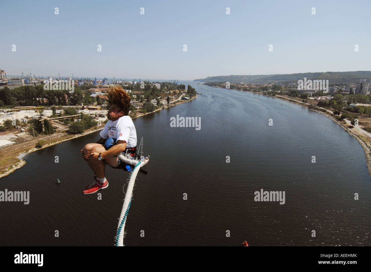 Persona bungee jumping hi-res stock photography and images - Alamy