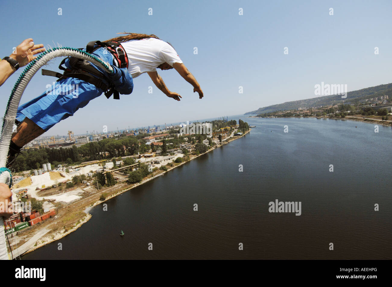 Persona bungee jumping hi-res stock photography and images - Alamy