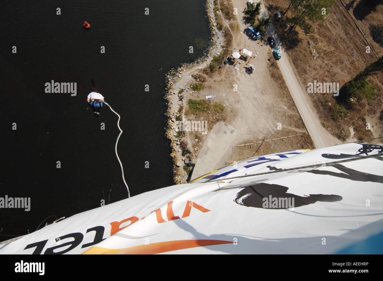 Persona bungee jumping hi-res stock photography and images - Alamy
