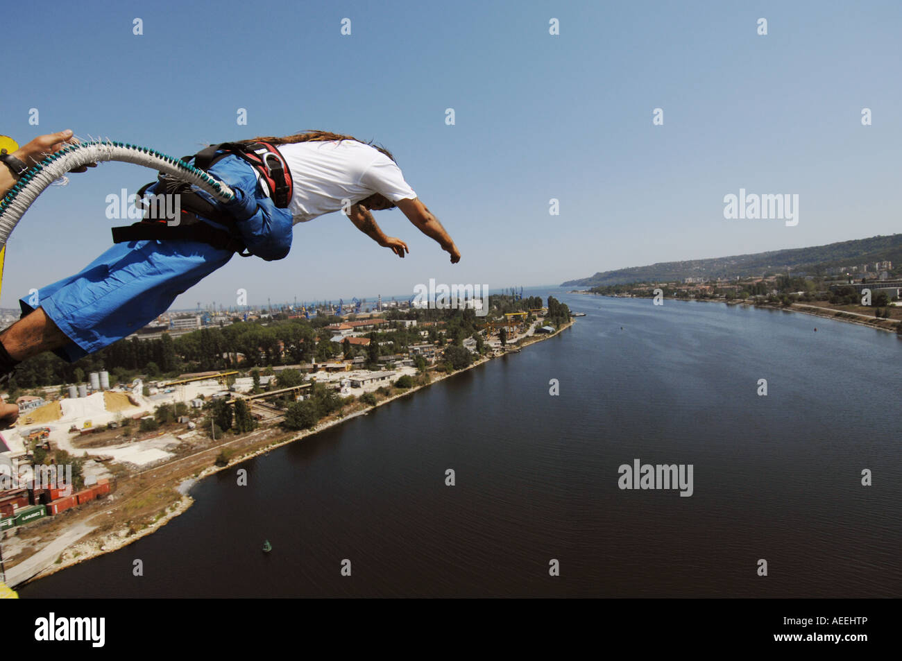 Persona bungee jumping hi-res stock photography and images - Alamy