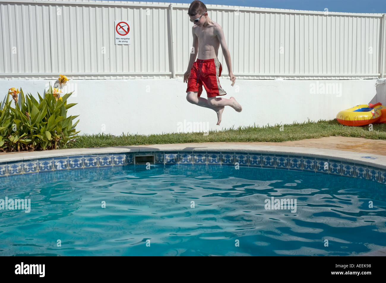 Swimming pool dive bomb hi-res stock photography and images - Alamy