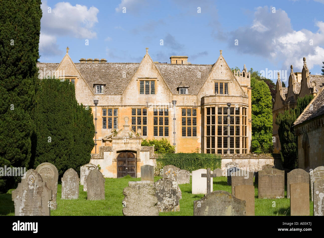 Jacobean manor houses cotswolds hi-res stock photography and images - Alamy