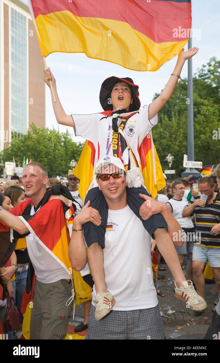 Boy soccer celebrating back hi-res stock photography and images - Alamy