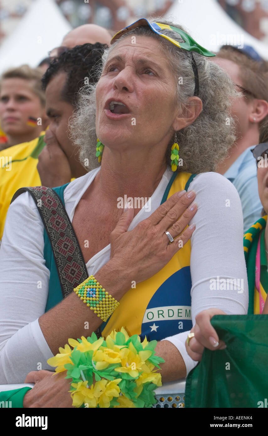 Singing football supporters hi-res stock photography and images - Alamy