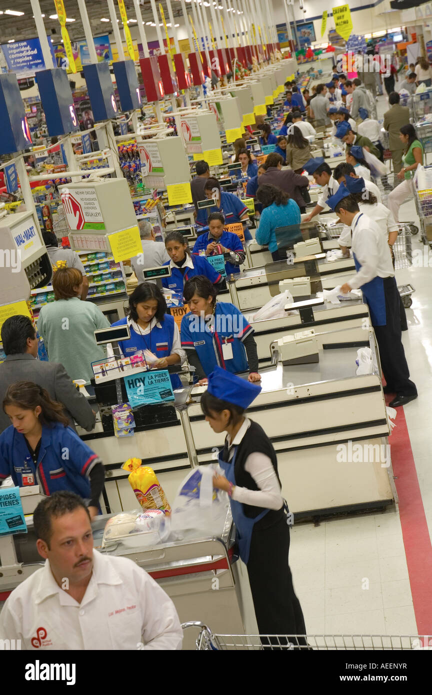 Walmart store mexico hi-res stock photography and images - Alamy