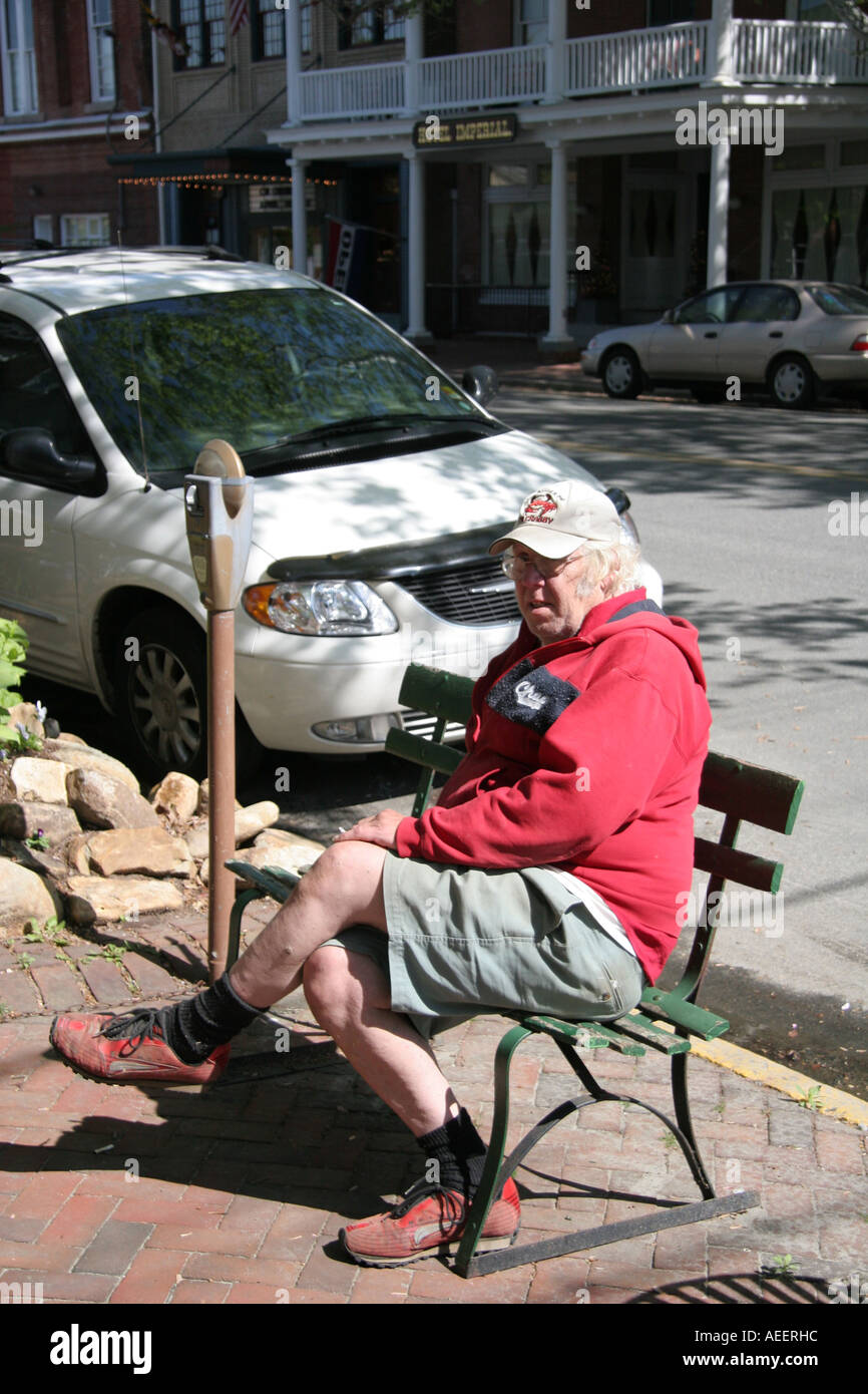Man on a bench hi-res stock photography and images - Alamy
