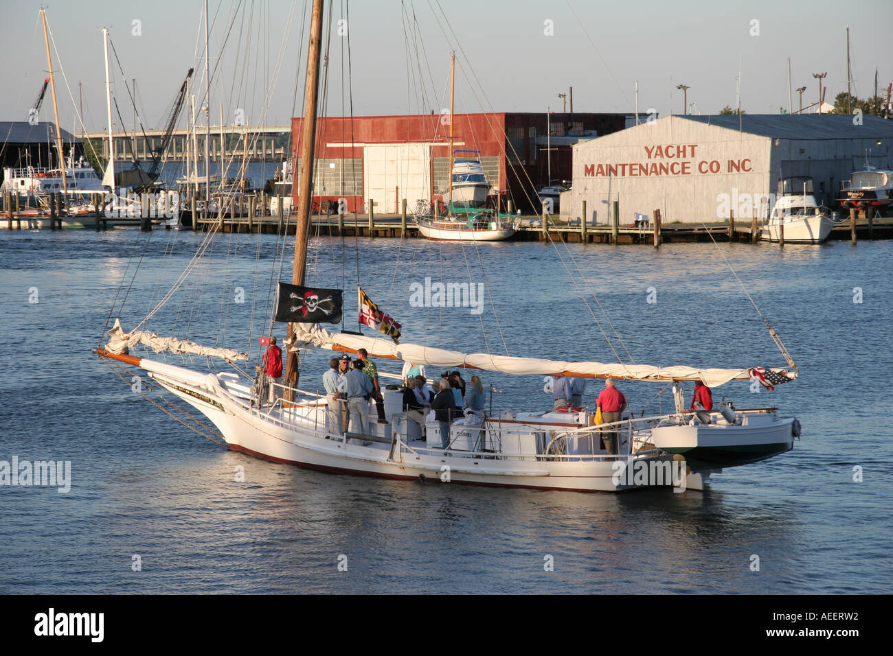 Skipjack NATHAN OF DORCHESTER underway on Cambridge Creek Stock Photo ...