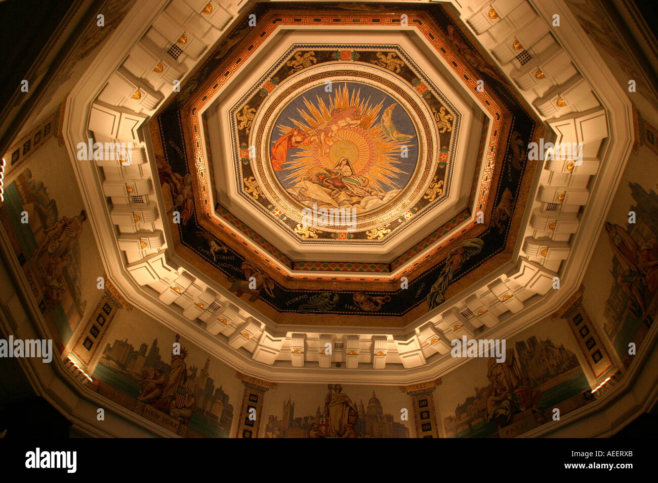 Hong kong and shanghai bank bund hi-res stock photography and images ...