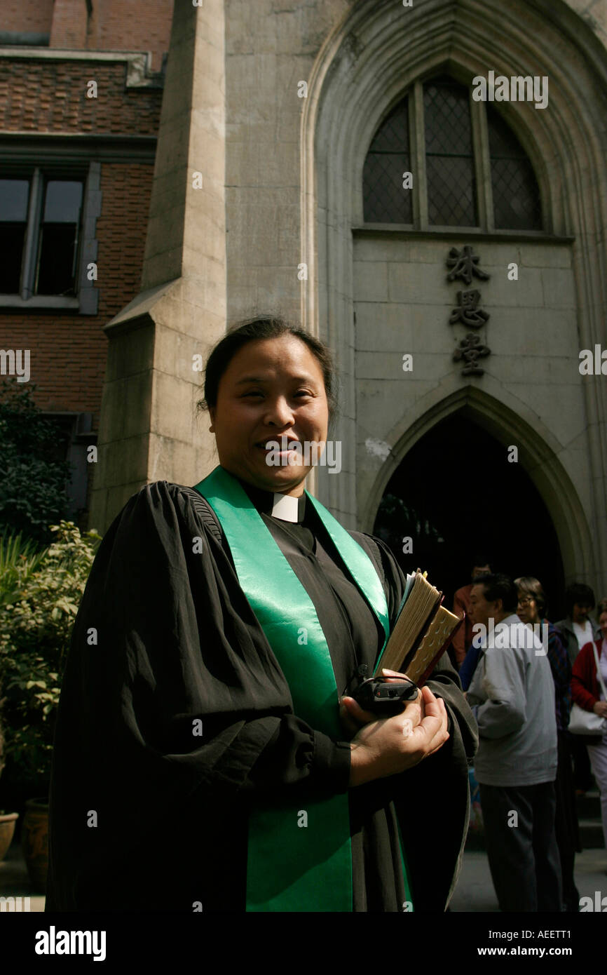 Woman priest hi-res stock photography and images - Alamy