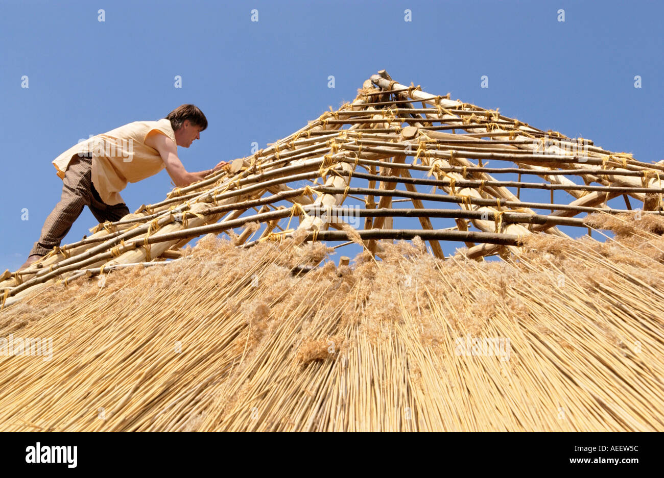 Thatching techniques hi-res stock photography and images - Alamy