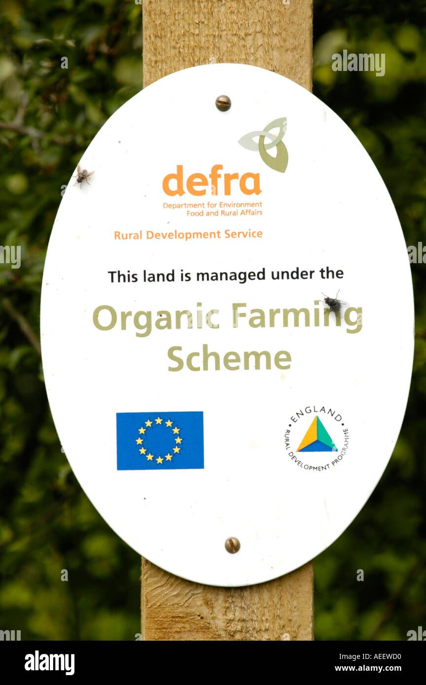 Organic farming sign on HRH Prince Charles Home Farm at Highgrove ...