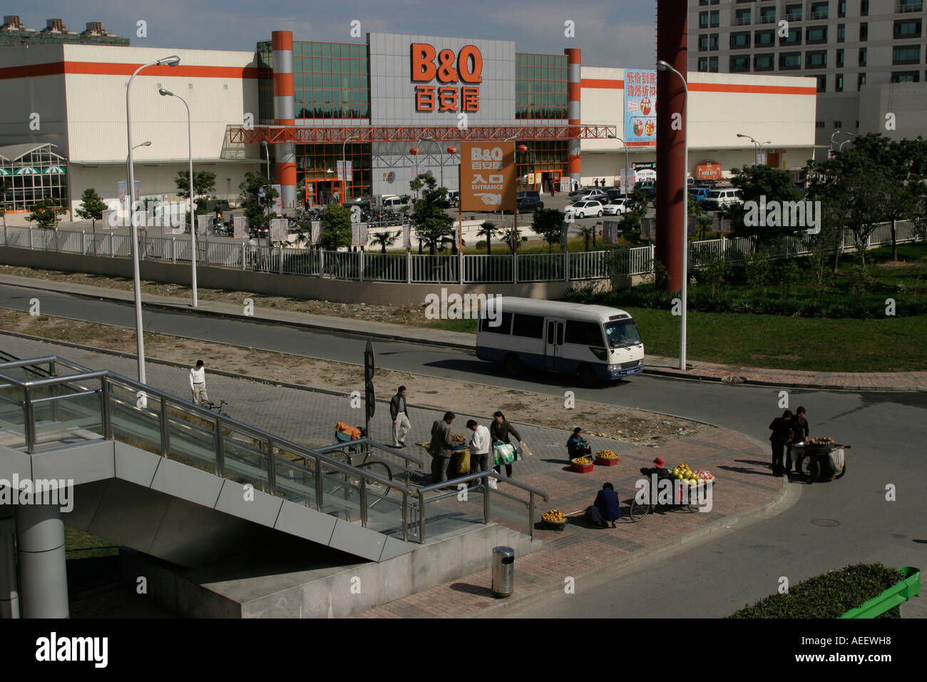 Shanghai electric bus hi-res stock photography and images - Alamy