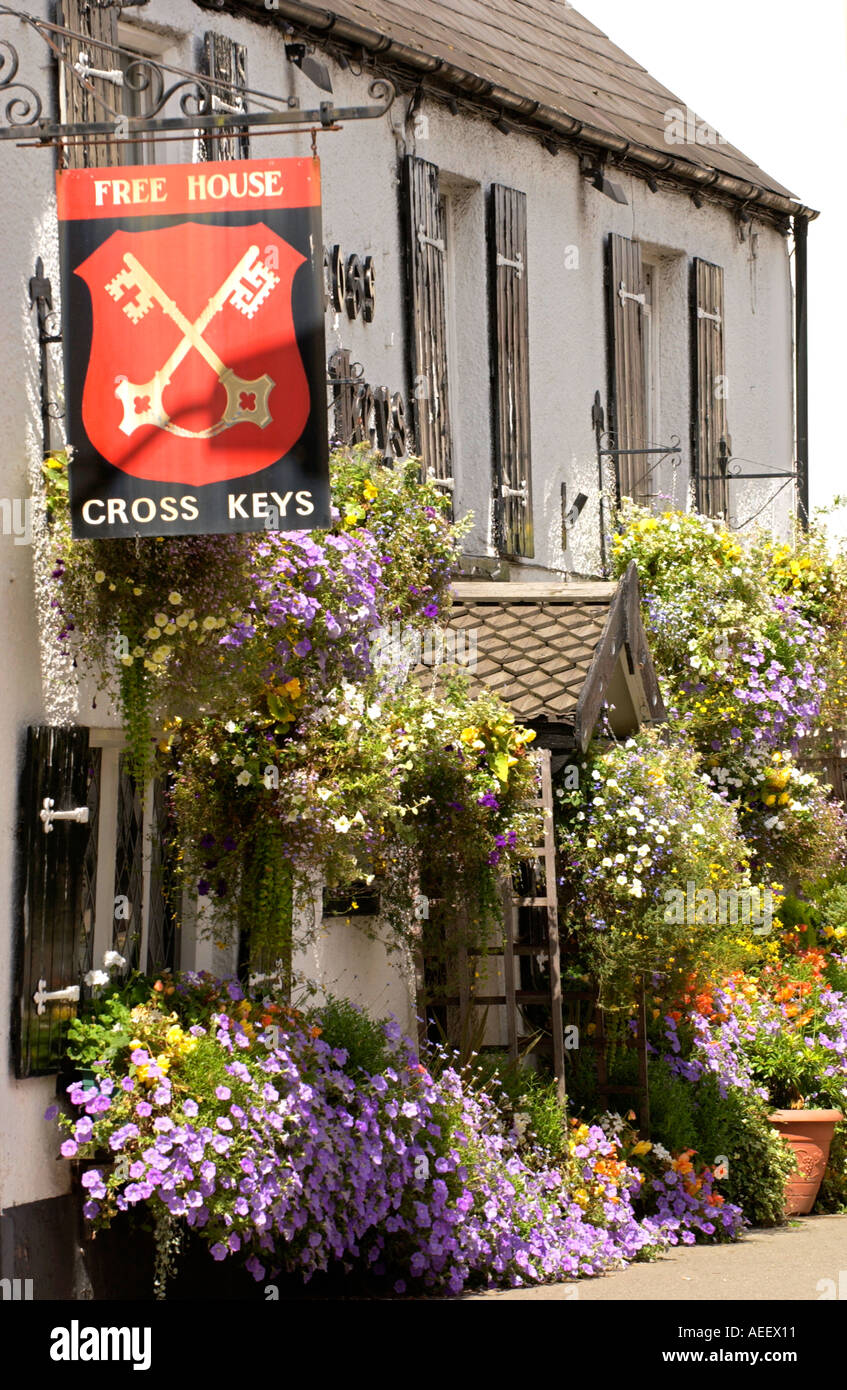 Cross keys tavern hi-res stock photography and images - Alamy