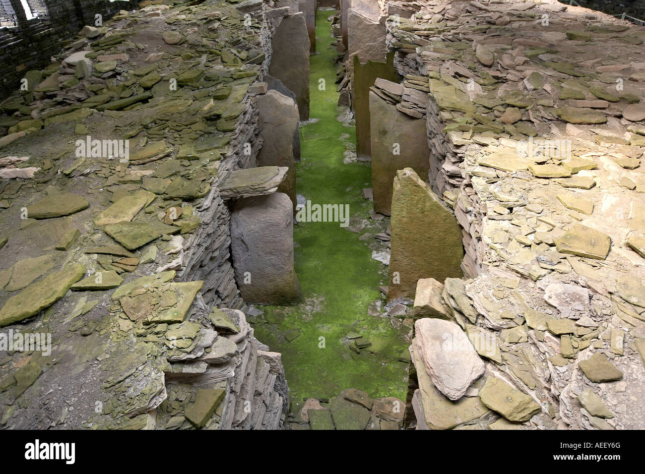 Midhowe cairn the largest and longest neolithic burial chambered ...