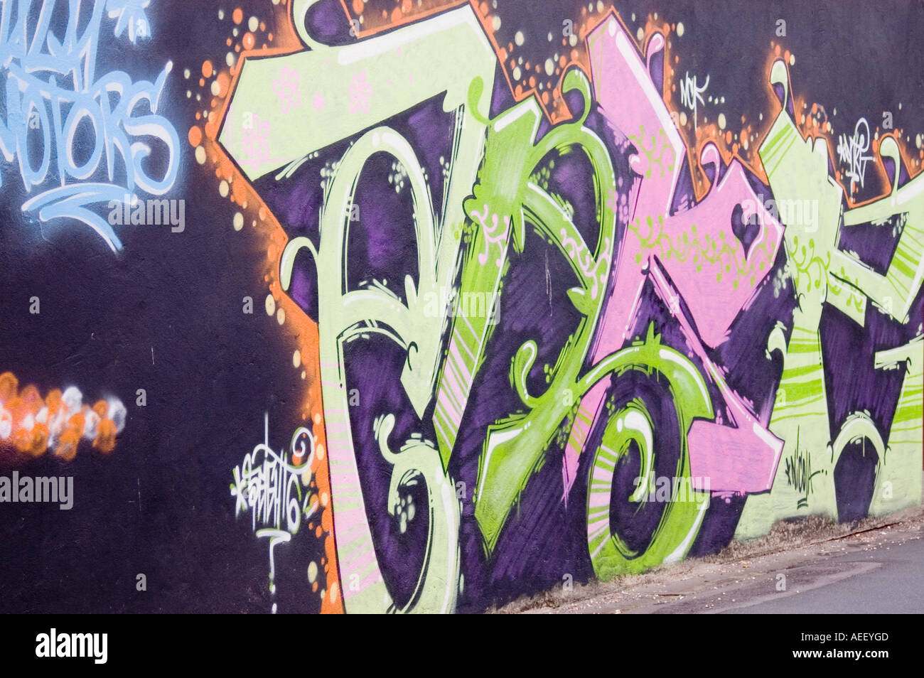 Welsh language graffiti hi-res stock photography and images - Alamy