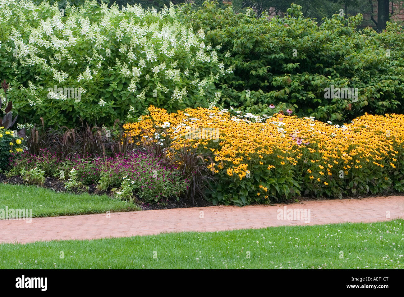 Path in a public garden Stock Photo - Alamy