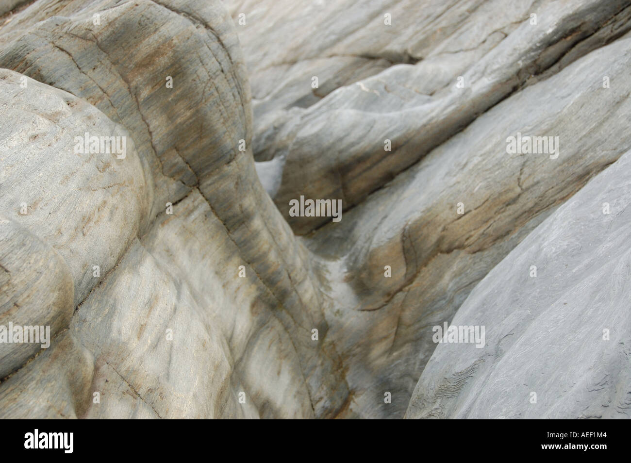 Roack and water hi-res stock photography and images - Alamy