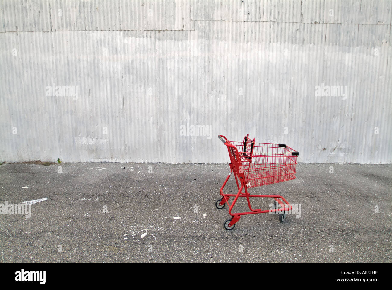 red shopping cart Stock Photo - Alamy