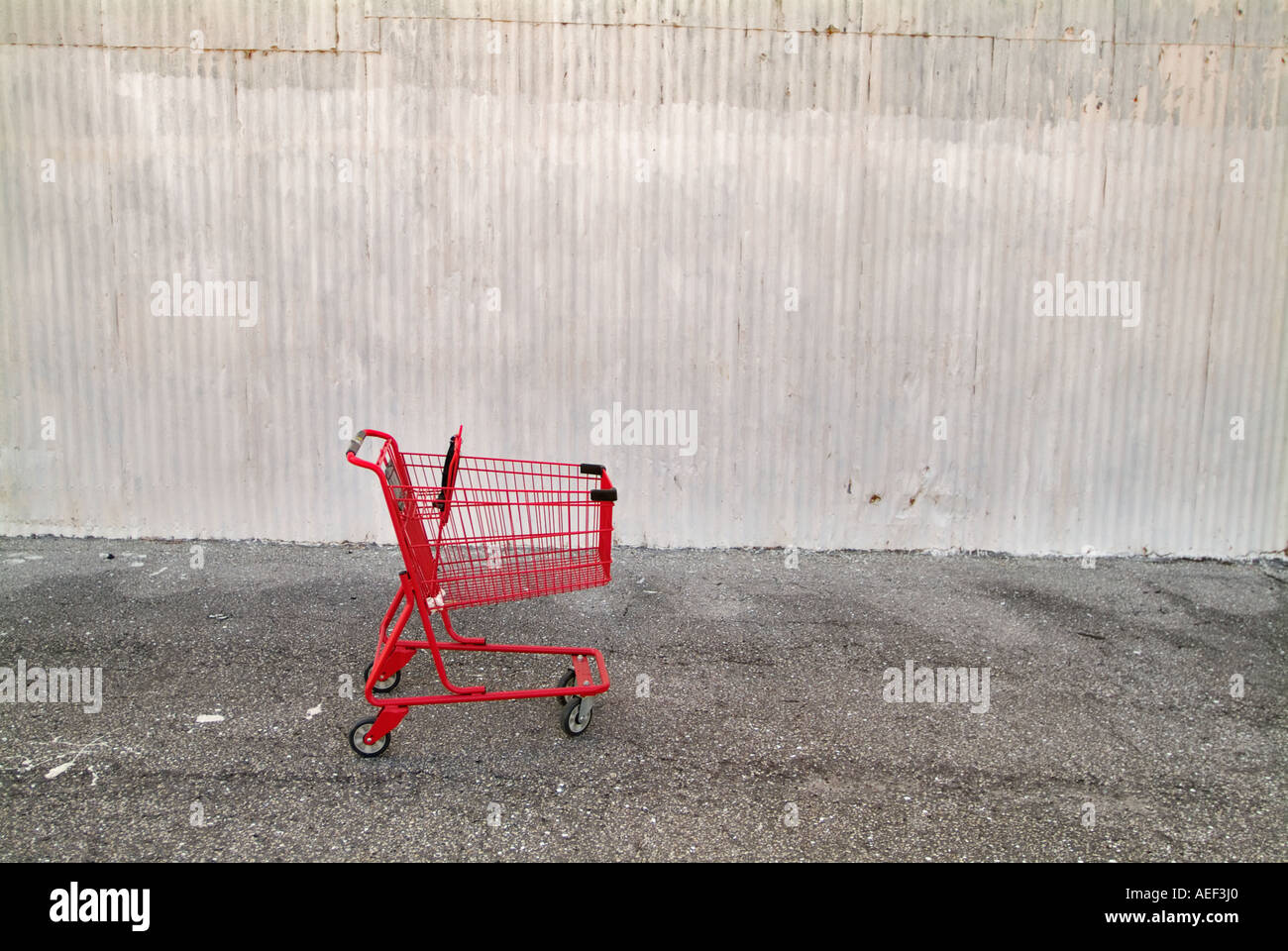 red shopping cart Stock Photo - Alamy