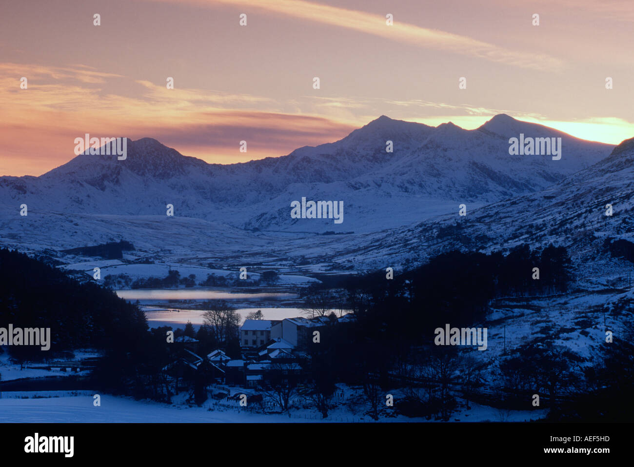 Snowdon horseshoe sunset hi-res stock photography and images - Alamy