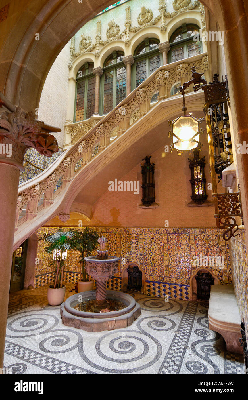 Palau Baró de Quadras Stock Photo - Alamy