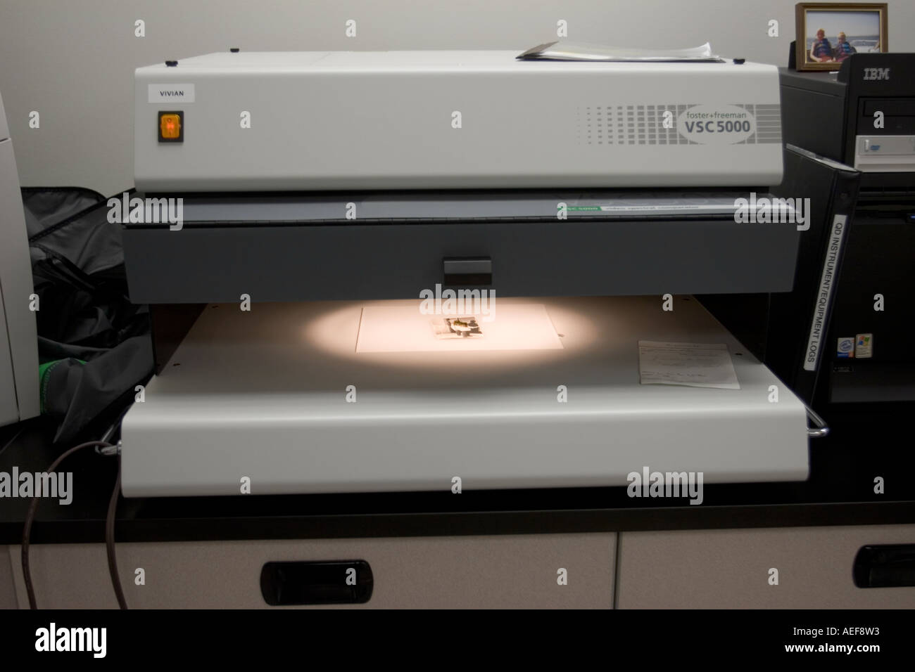 Comparator hi-res stock photography and images - Alamy