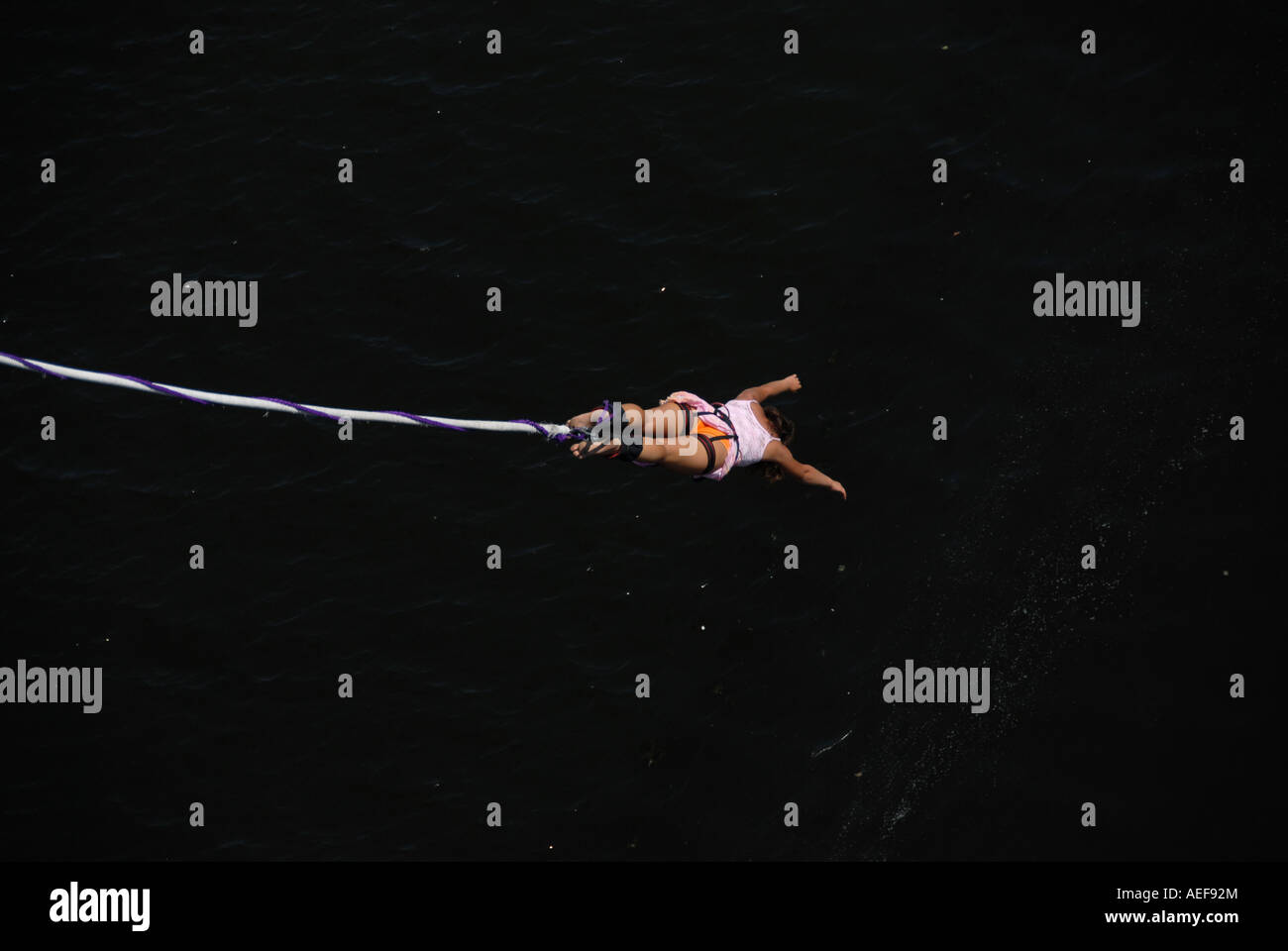 Persona bungee jumping hi-res stock photography and images - Alamy