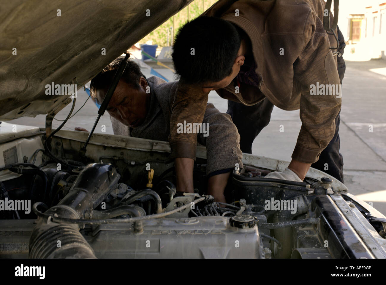 Car mending hi-res stock photography and images - Alamy