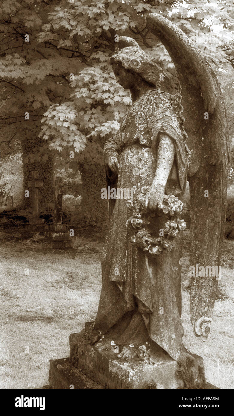 Infrared statue angel hi-res stock photography and images - Alamy