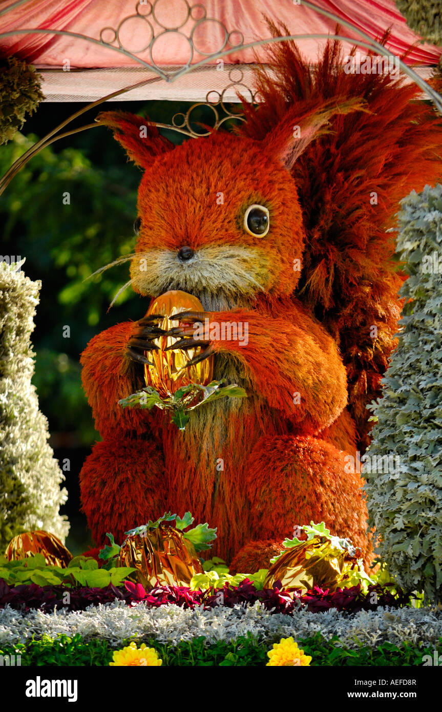 Cracking art animals hi-res stock photography and images - Alamy