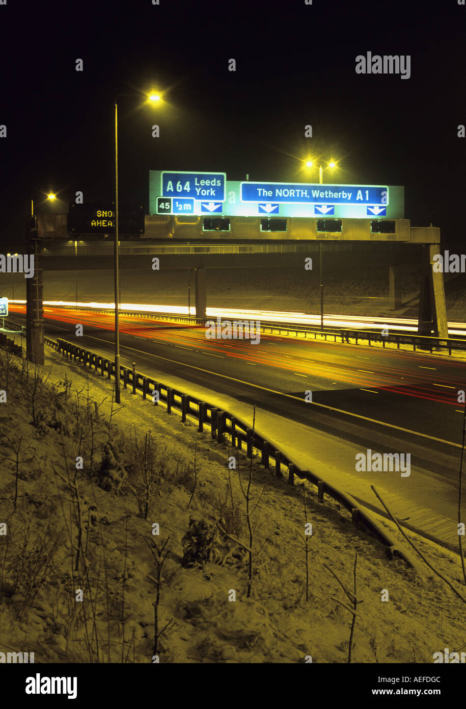 M1 motorway sign north hi-res stock photography and images - Alamy