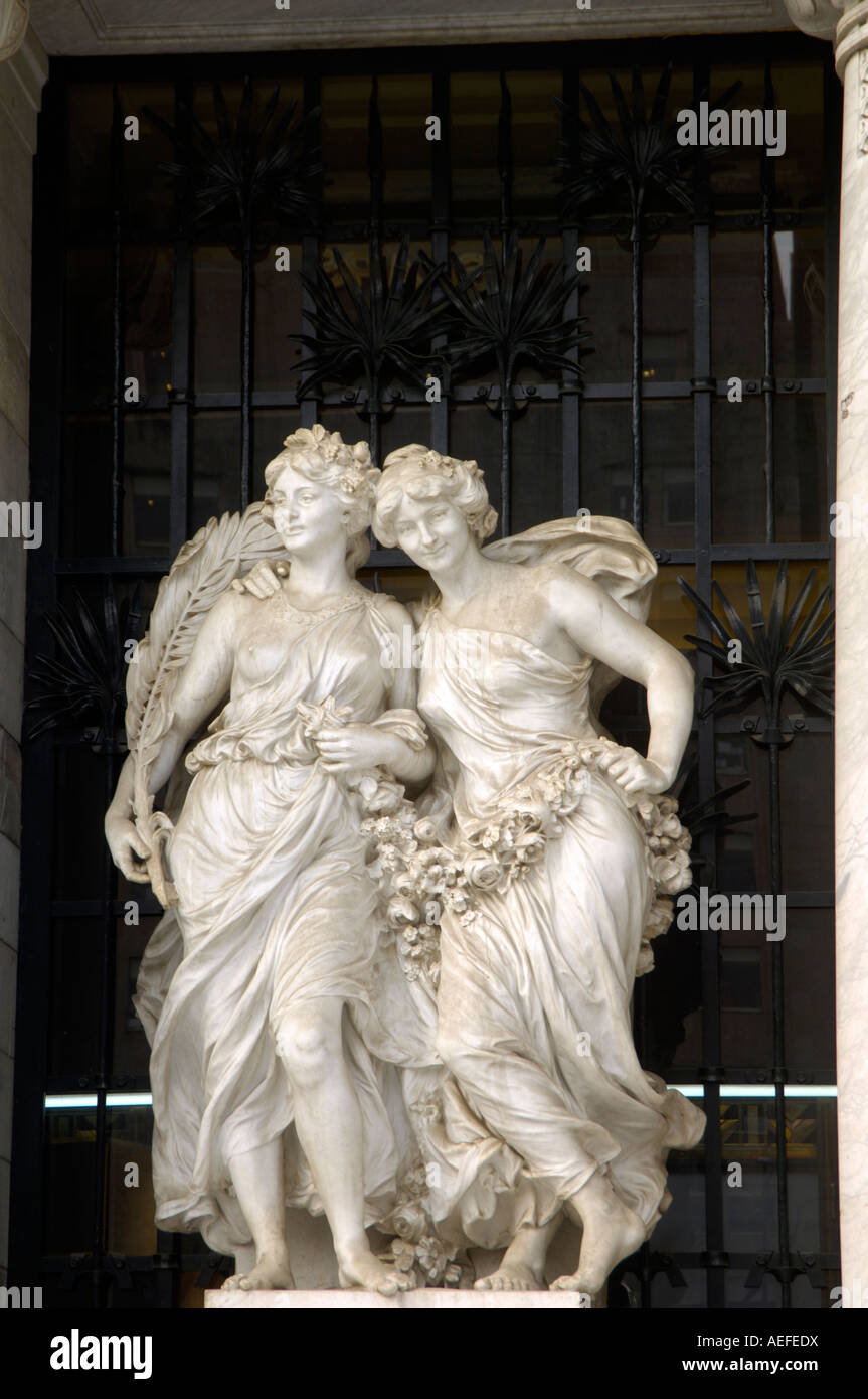 Classical statues mexican palace hi-res stock photography and images ...