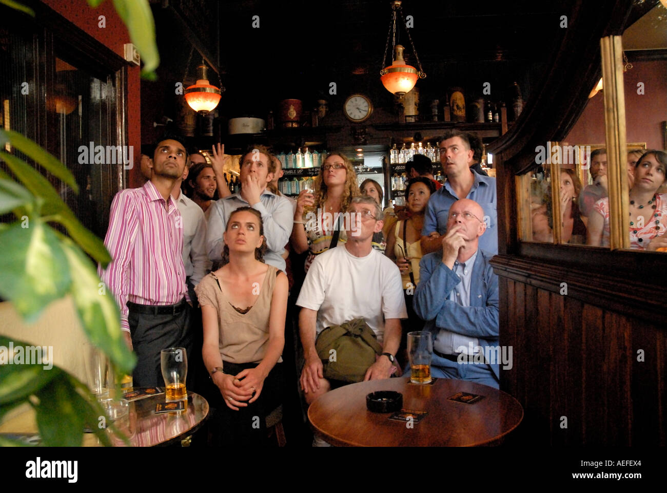 Pub television screen hi-res stock photography and images - Alamy