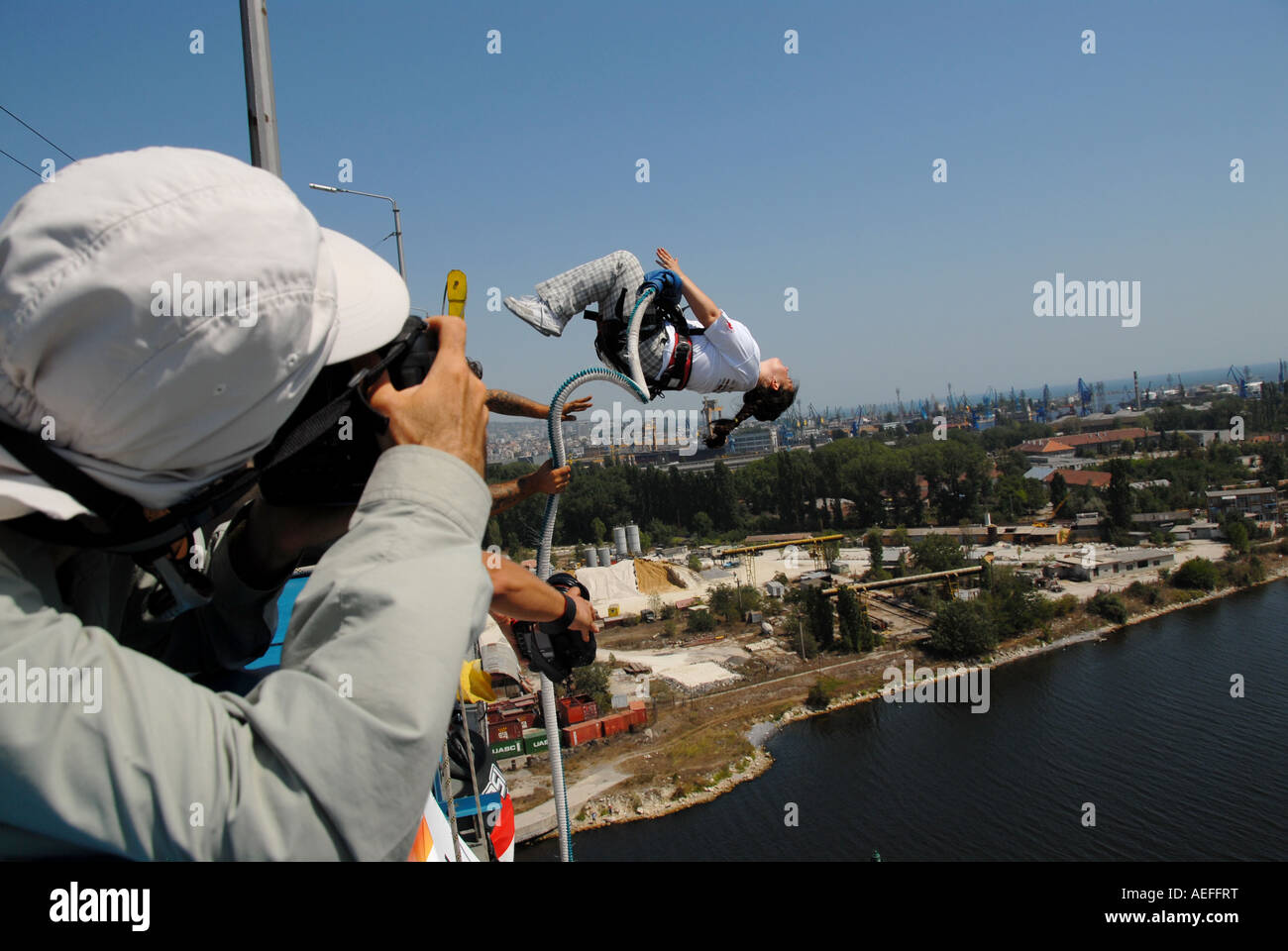 Persona bungee jumping hi-res stock photography and images - Alamy