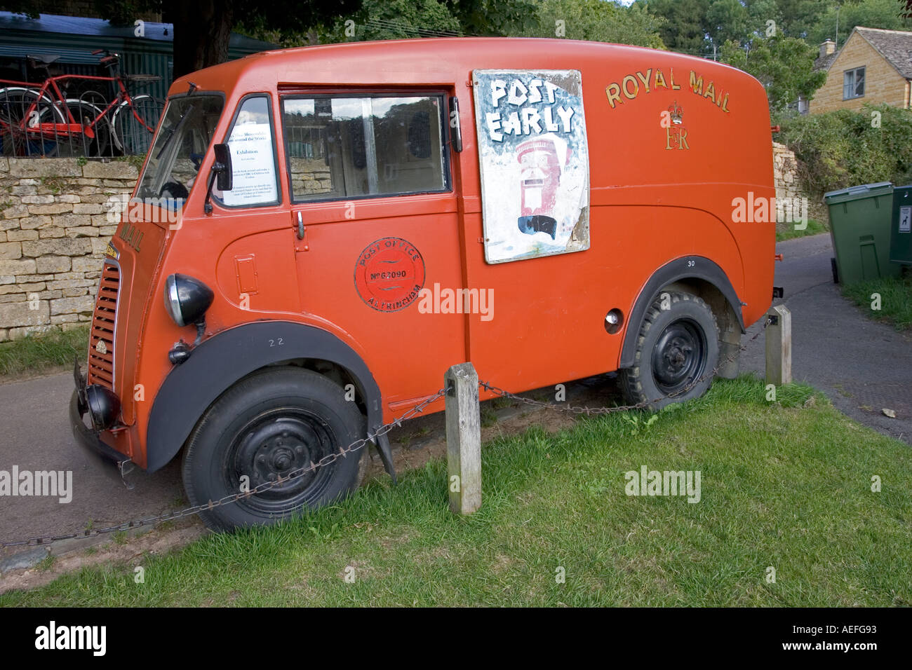 Old red van hi-res stock photography and images - Alamy