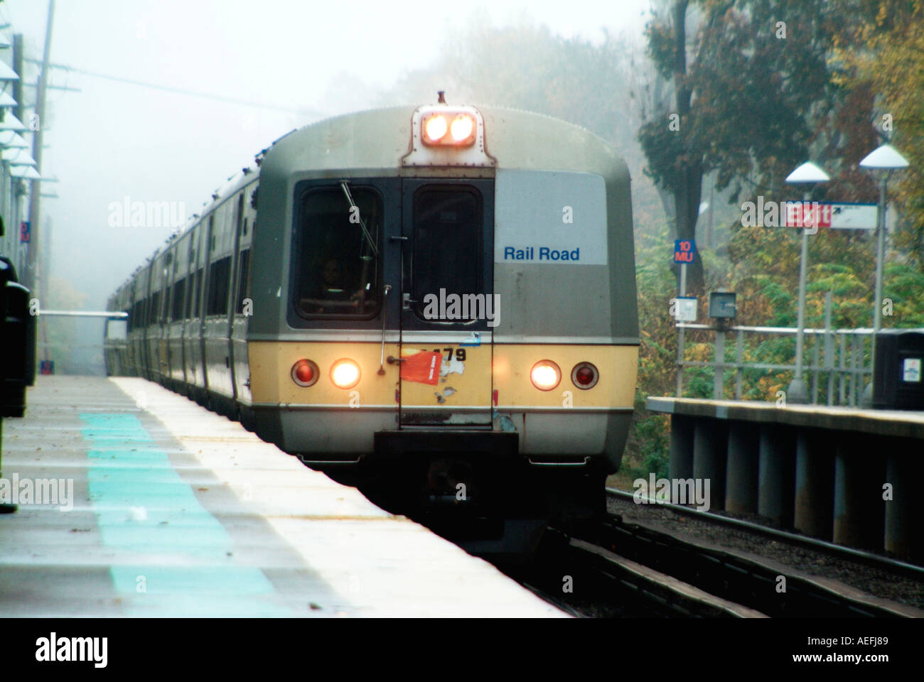 Train at platform Stock Photo - Alamy