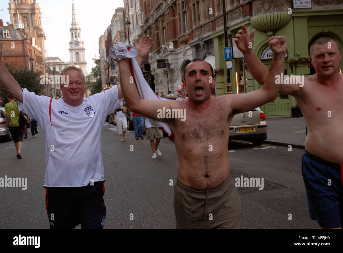 English football fans cheering hi-res stock photography and images - Alamy