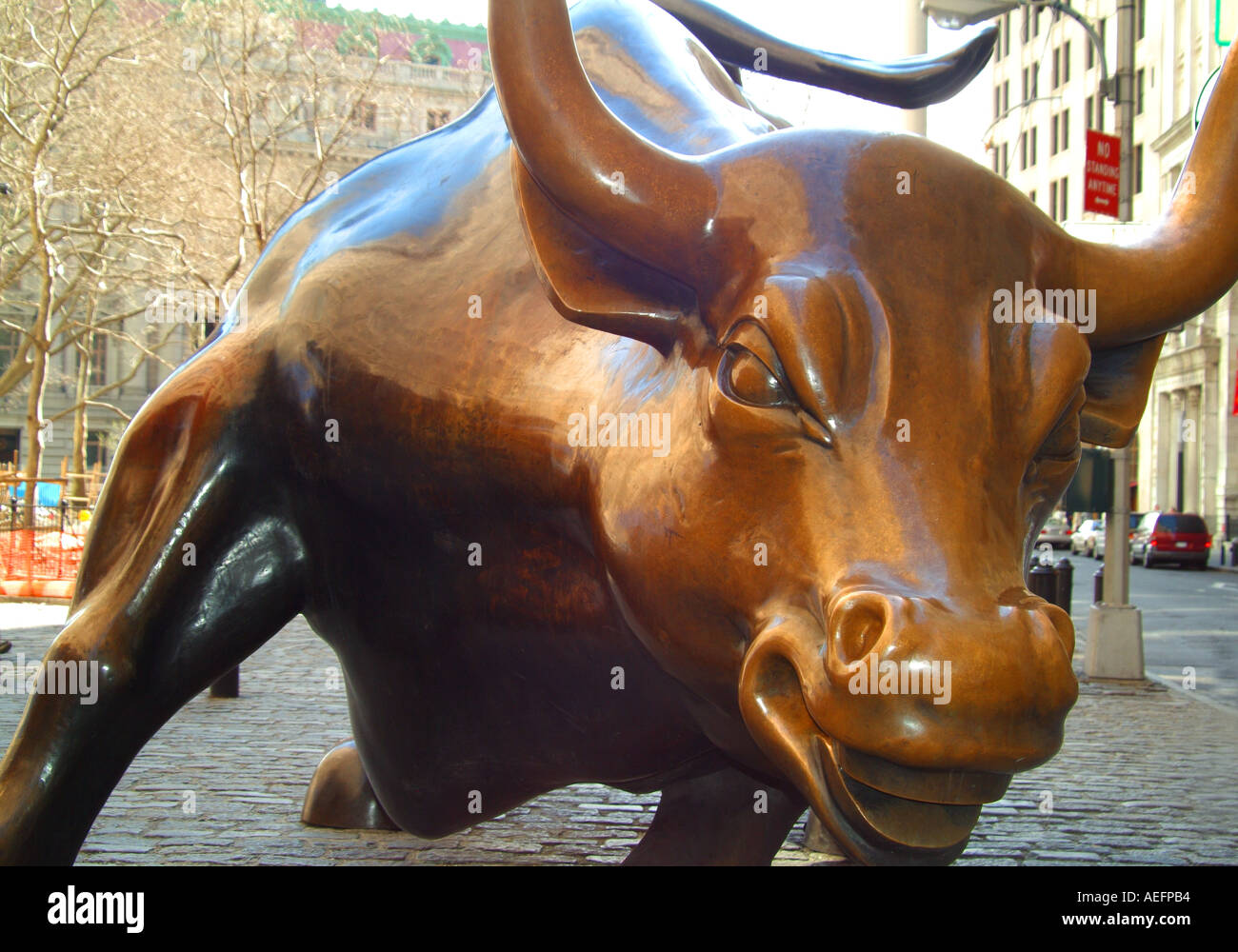 New York City Statue of Wall St bull Stock Photo - Alamy