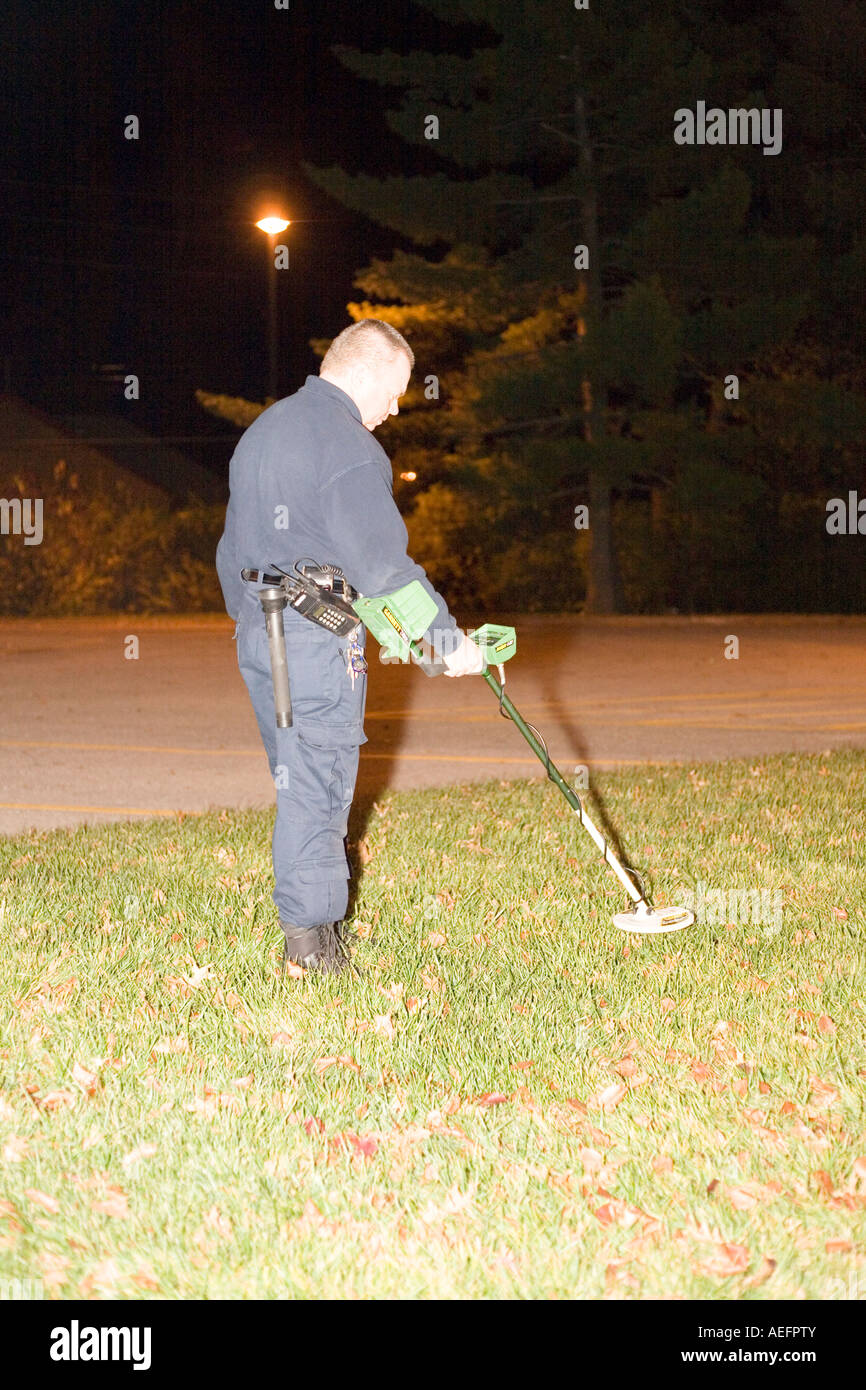 Finding crime scene evidence hi-res stock photography and images - Alamy