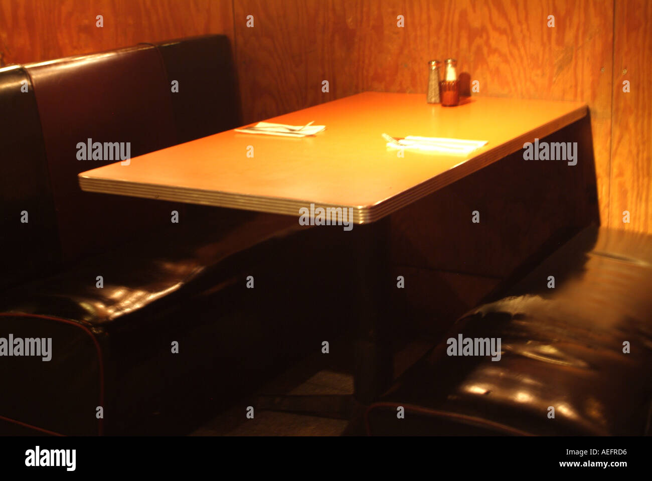 Empty booths at a diner Stock Photo - Alamy
