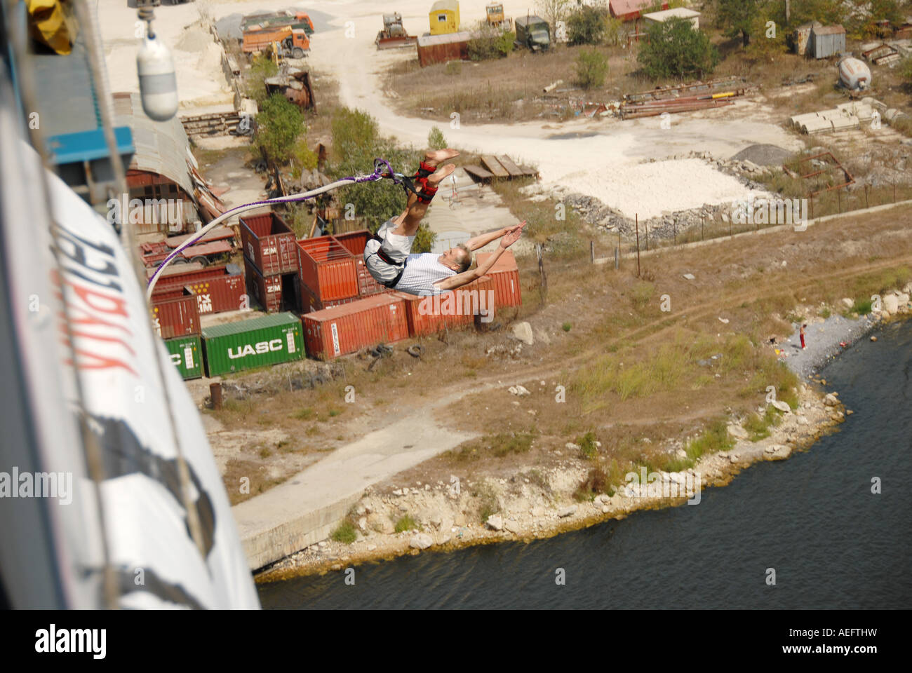 Persona bungee jumping hi-res stock photography and images - Alamy