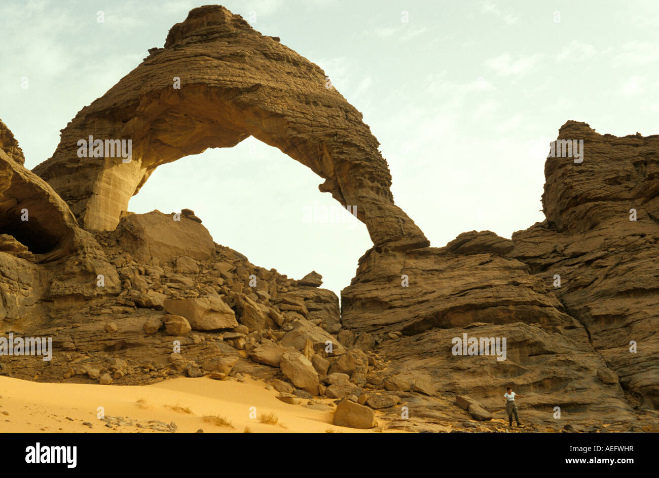 Rock arch in Tadrart Acacus desert Sahara Lybia Stock Photo - Alamy