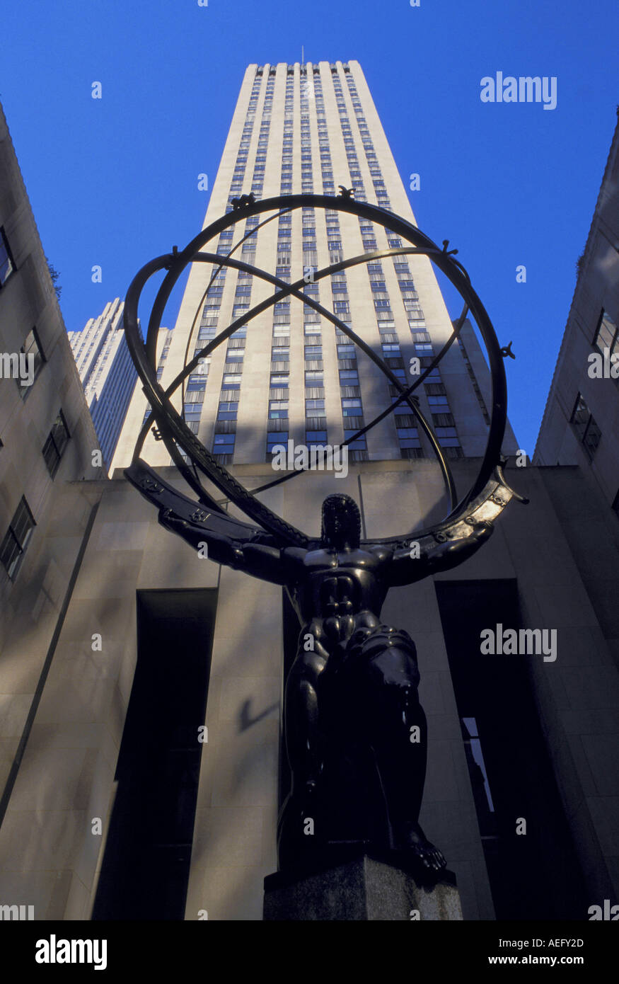 Statue of Atlas Rockefeller center NYC Stock Photo - Alamy