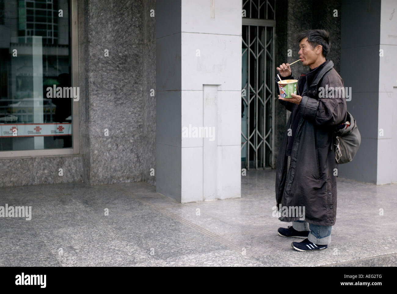 Peasant eating in Lhasa street Stock Photo - Alamy