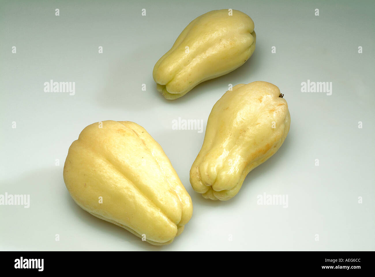 Yellow chayote hi-res stock photography and images - Alamy