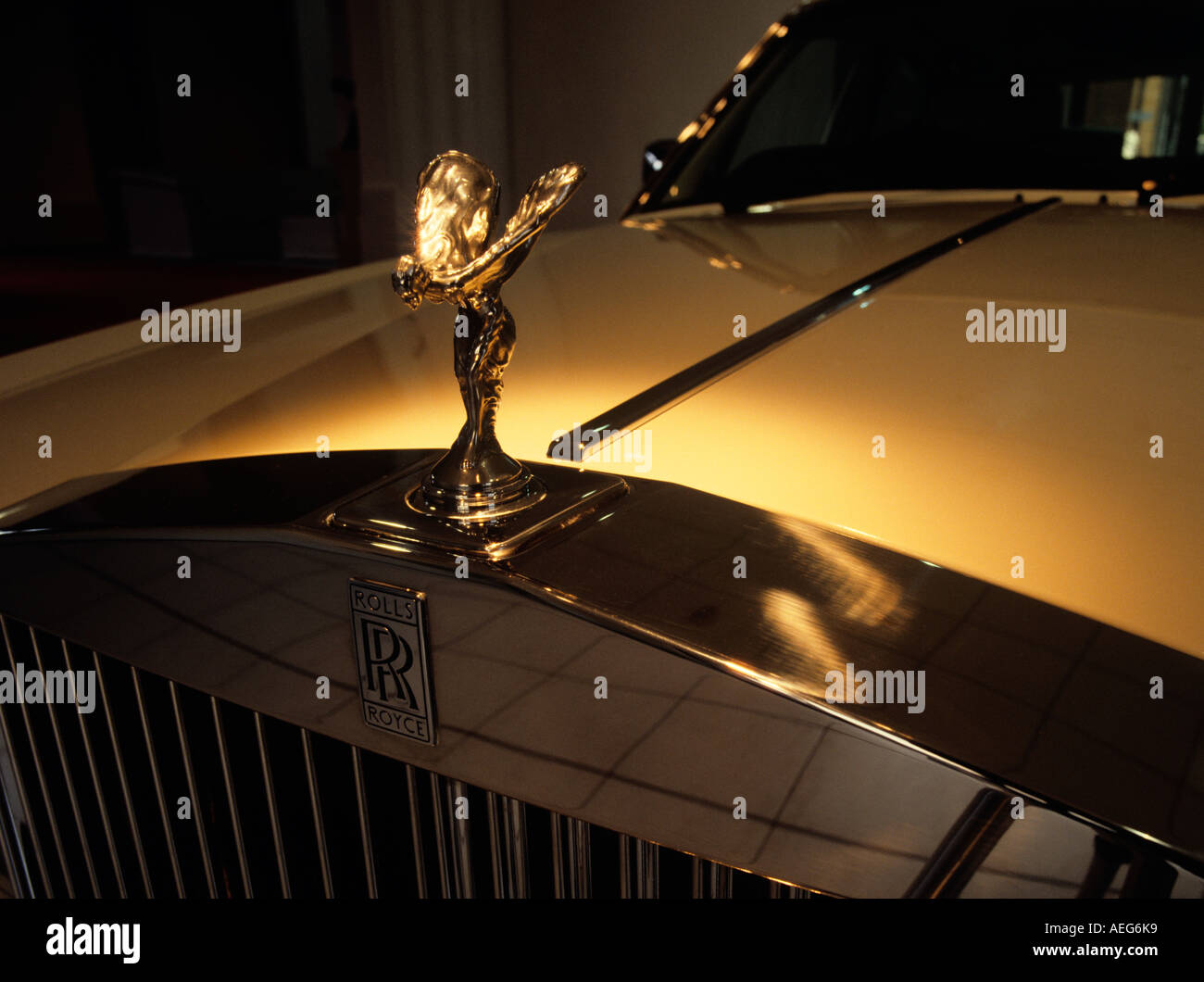 Cars Rolls Royce Flying Lady Spirit of Ecstasy mascot on car in factory ...