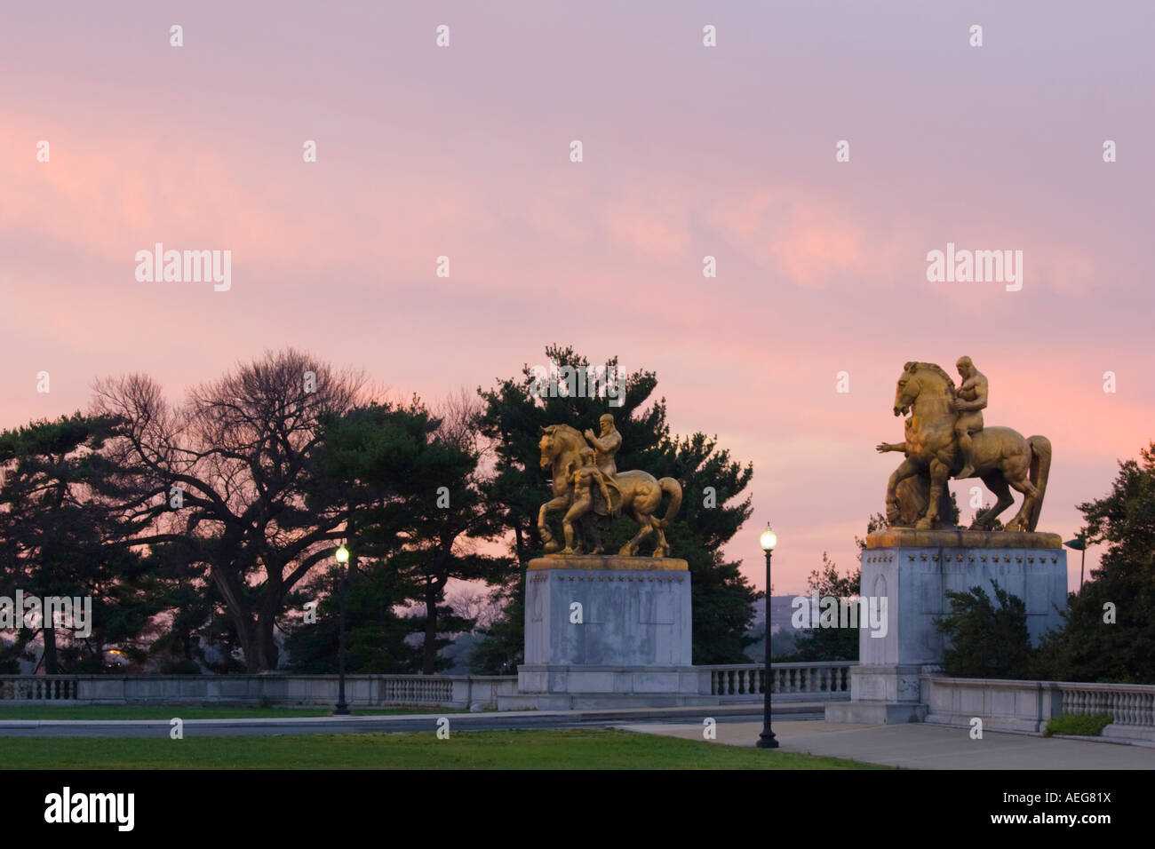 The statue ''Valor''and''Sacrifice ''in morning glow Stock Photo - Alamy
