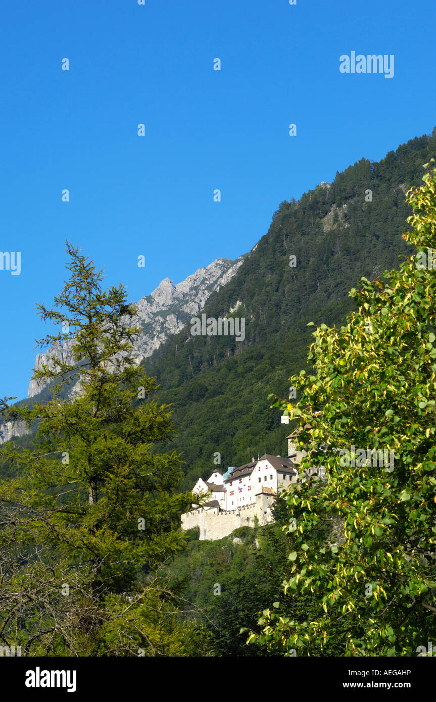 Princely family portrait hi-res stock photography and images - Alamy