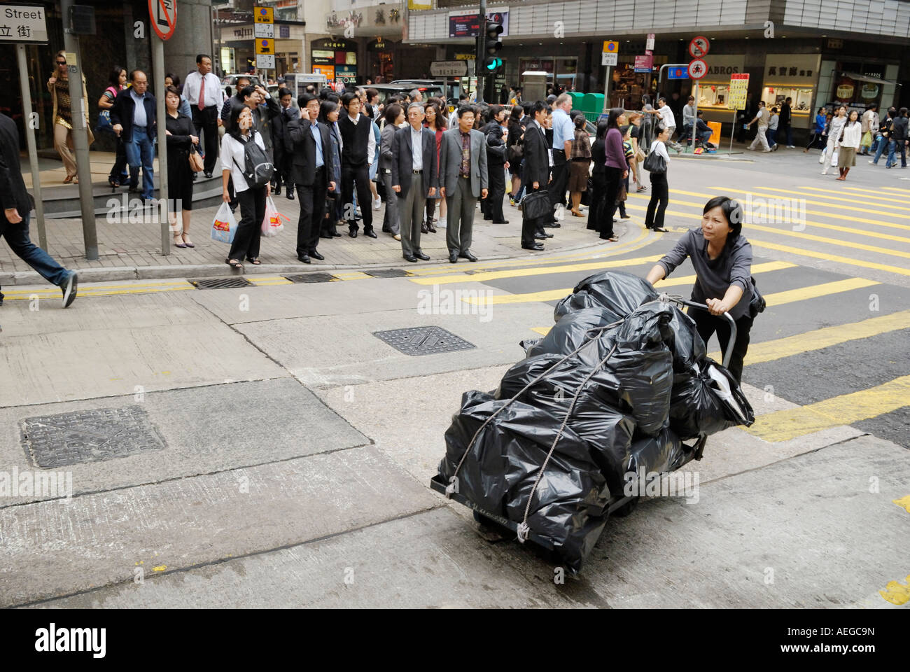 China hong kong garbage recycling hi-res stock photography and images ...